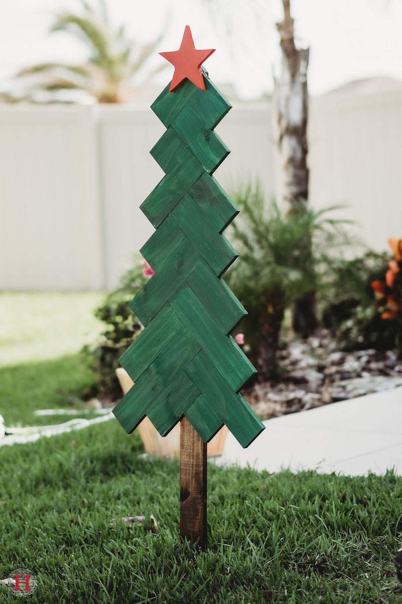 Charming DIY Wooden Christmas Tree with How-To Cut and Build Guide ...